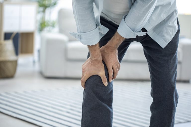 Causes | Hip and Knee Pain | Continuum Wellness