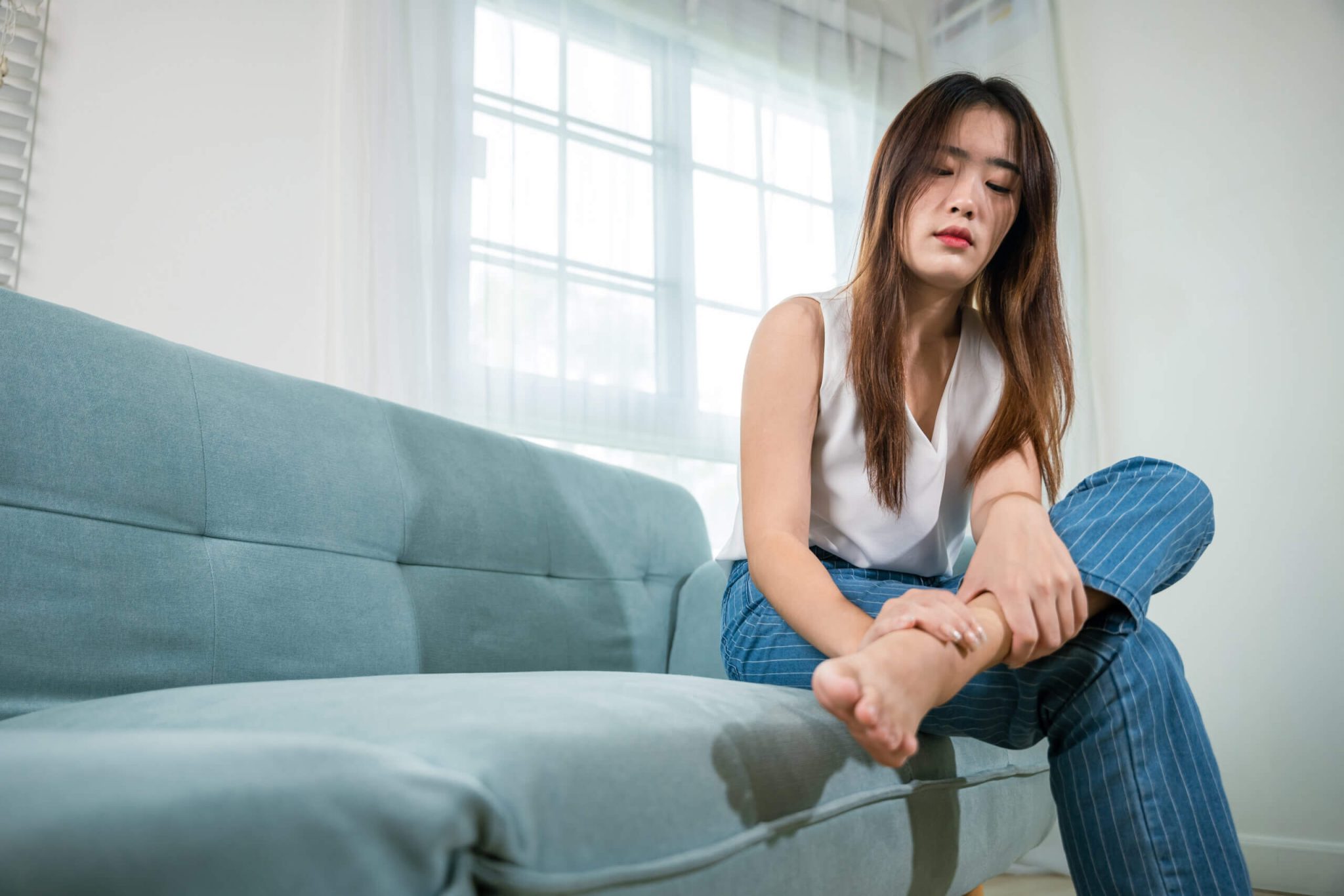 Causes of Stabbing Pain in the Side of Your Foot | Border TS